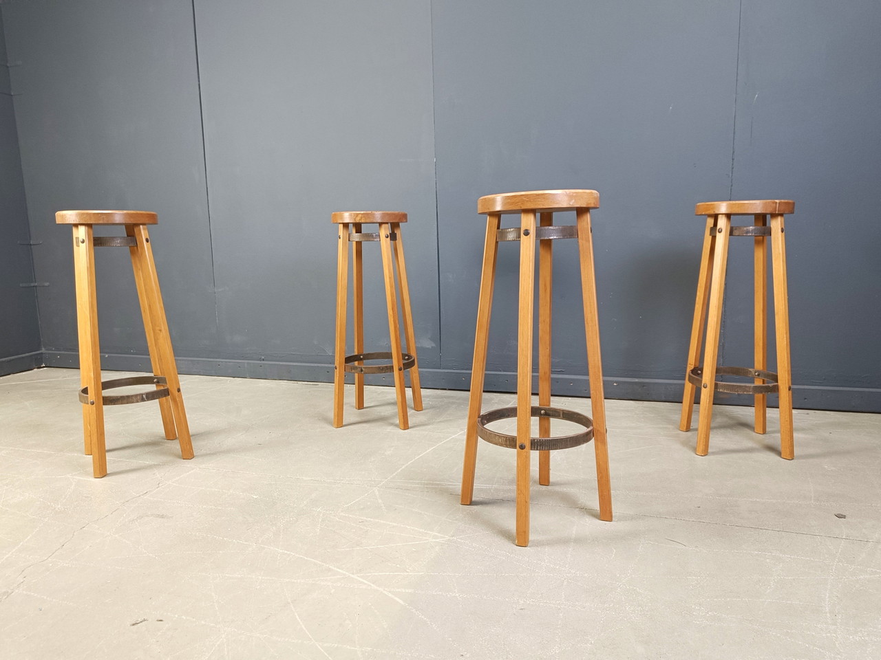 Tabourets de bar vintage en bois, 1960 - ensemble de 4 | €695 | Whoppah