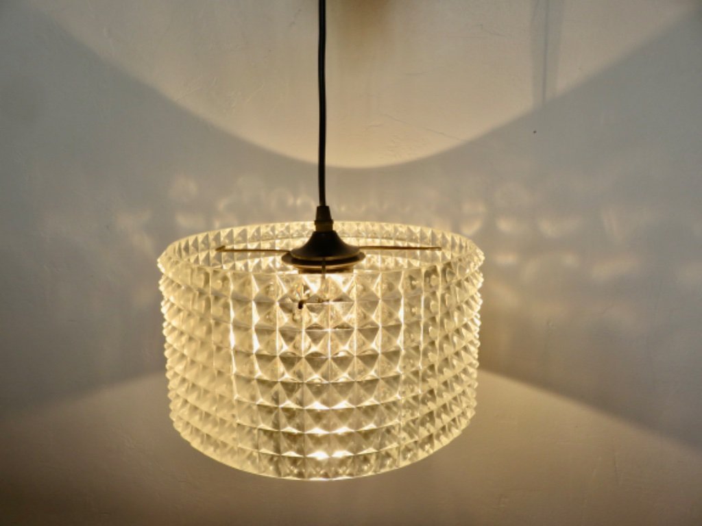 Plastic Diamond Point Pendant, 70's | €70 | Whoppah