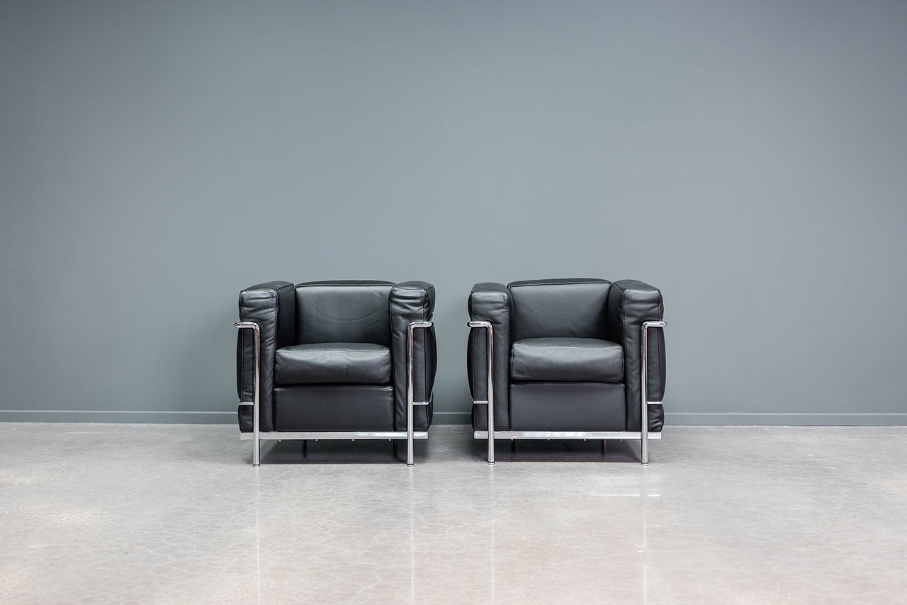 Corbusier LC2 Armchairs, 4x | €3,500 | Whoppah