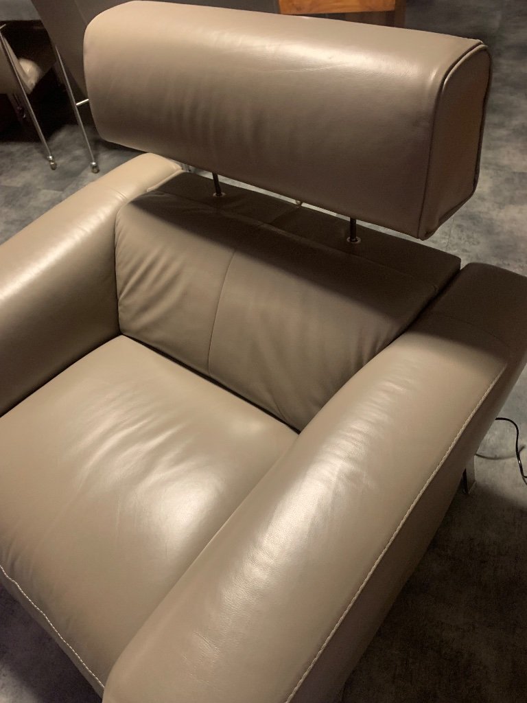 Sillón Natuzzi, color topo oscuro | €750 | Whoppah