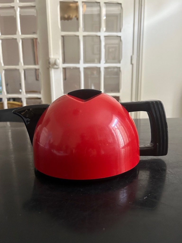 Memphis teapot 1980 | €50 | Whoppah