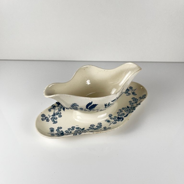 Longwy sauceboat, late 19th century "Ycho" | €70 | Whoppah