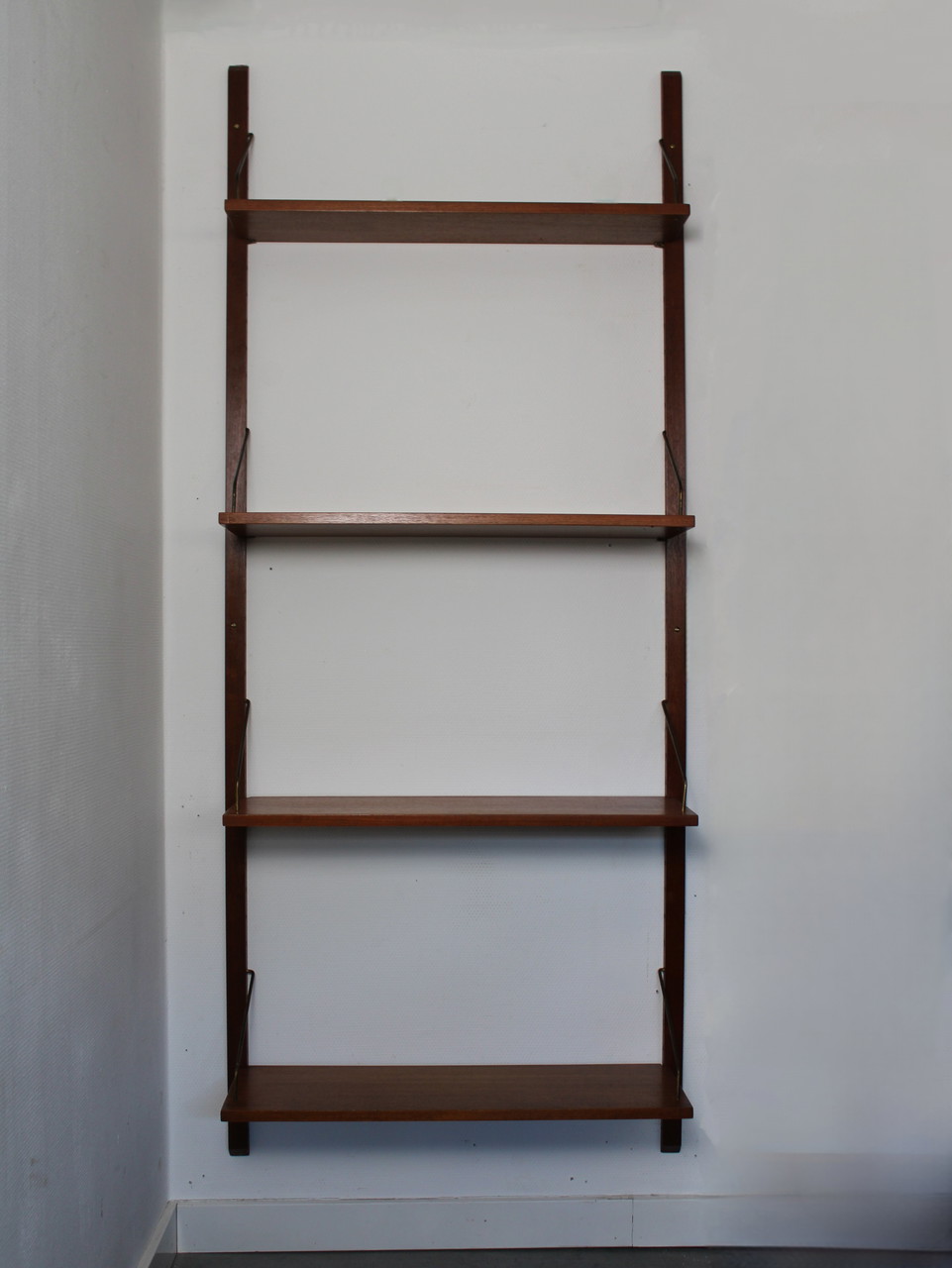 Vintage modular wall system in teak with shelves | €450 | Whoppah