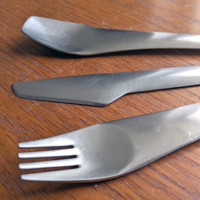 Contour cutlery set, Terence Conran Habitat | €139 | Whoppah