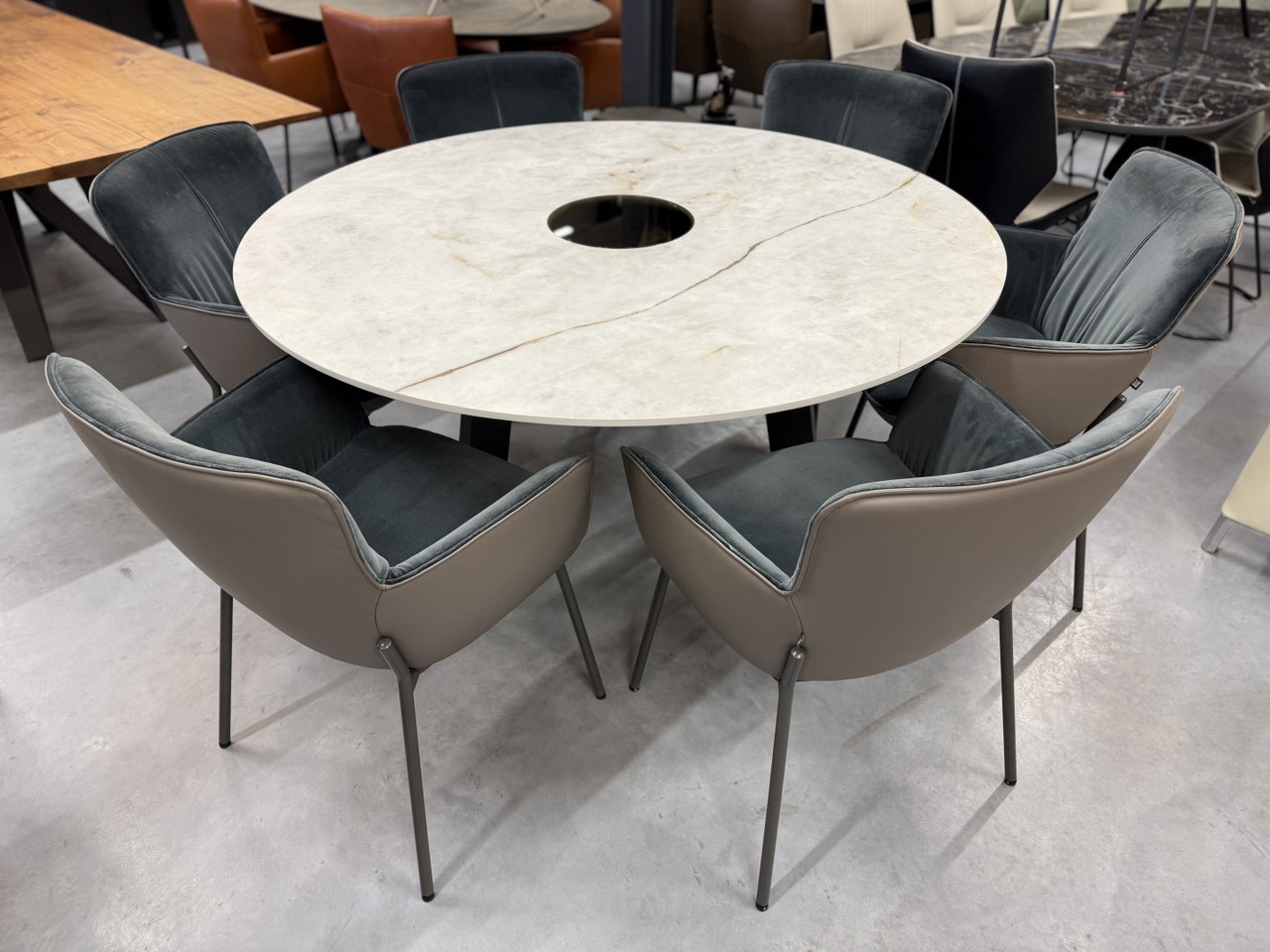 Metaform Laguna Dining Table Ceramic Himalayan Top D150 | €2,995 | Whoppah