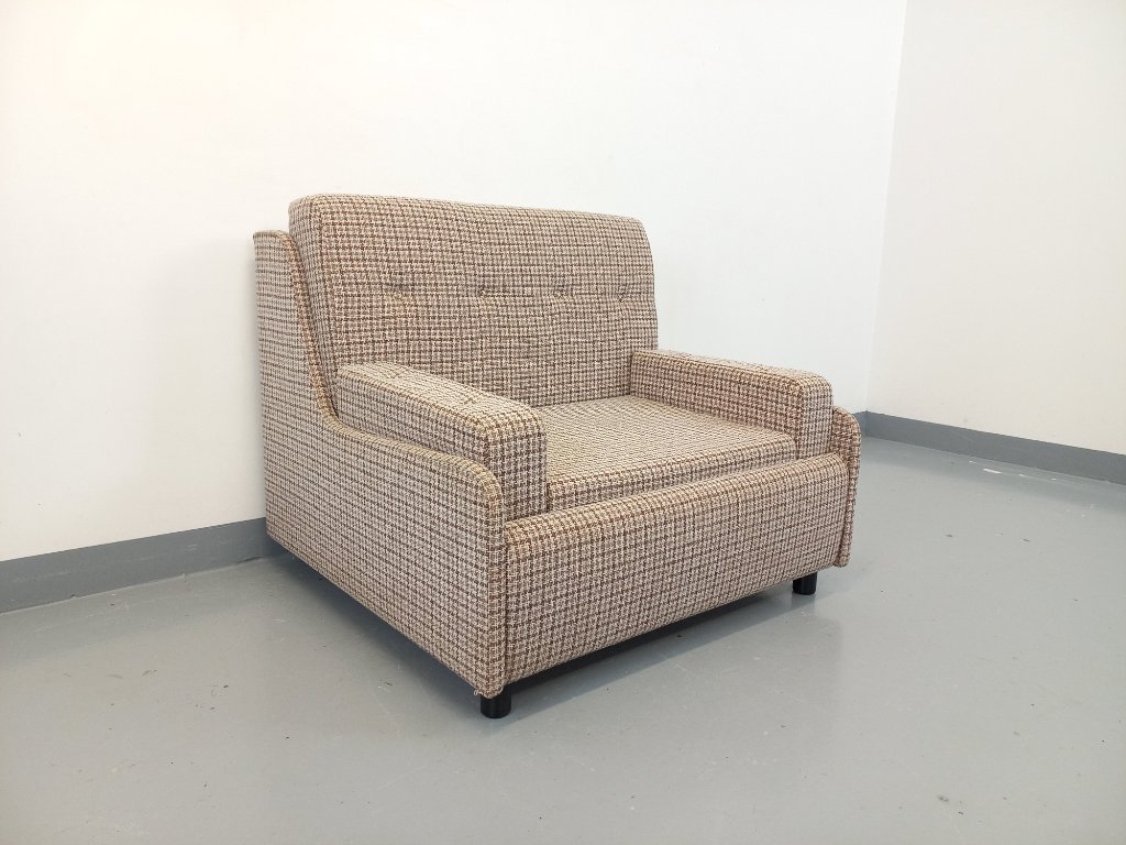 Grote vintage fauteuil uit de jaren 70, bekleed met wollen stof. | €880 ...