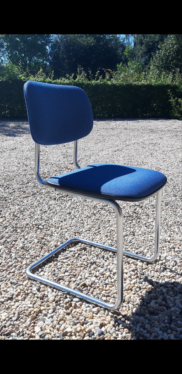 Set of 4 Gispen cantilever chairs. | €695 | Whoppah