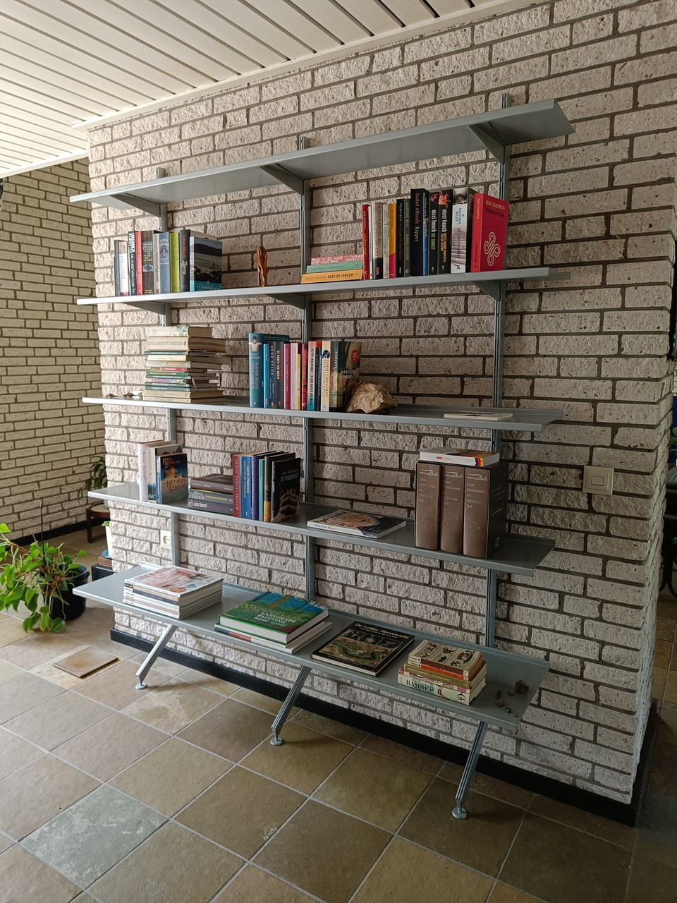 Metal wall system | €400 | Whoppah