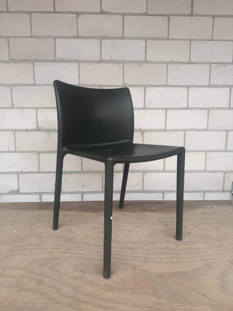 Magis Air-Chair van Jasper Morrison | €125 | Whoppah