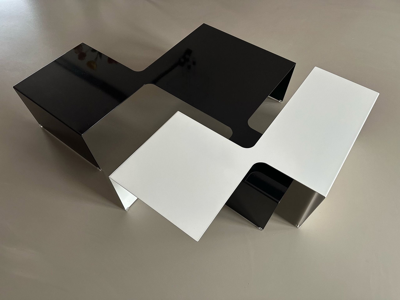 Capellini "Island Table" Black and White | €500 | Whoppah