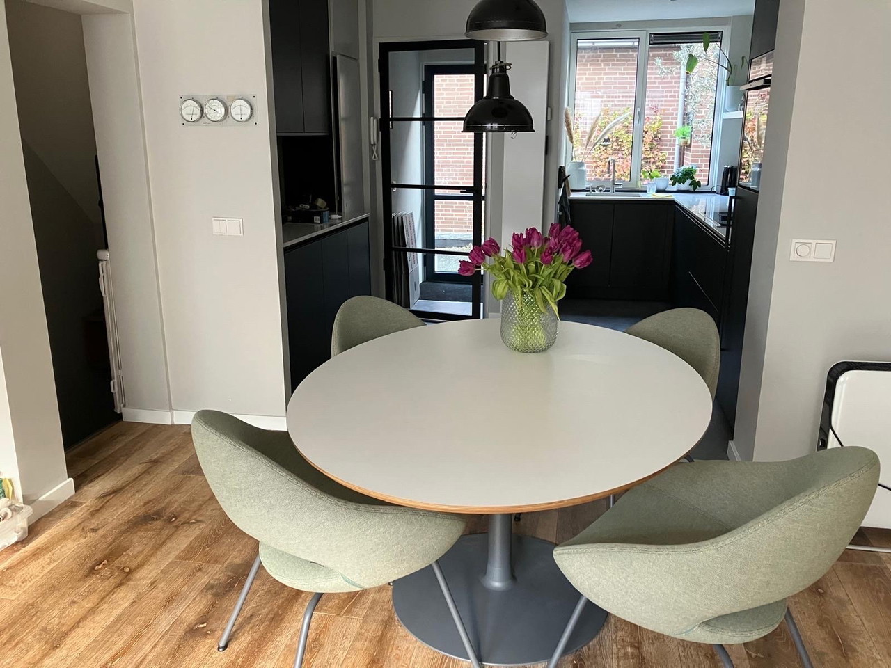 Circle Table Artifort | €1,400 | Whoppah