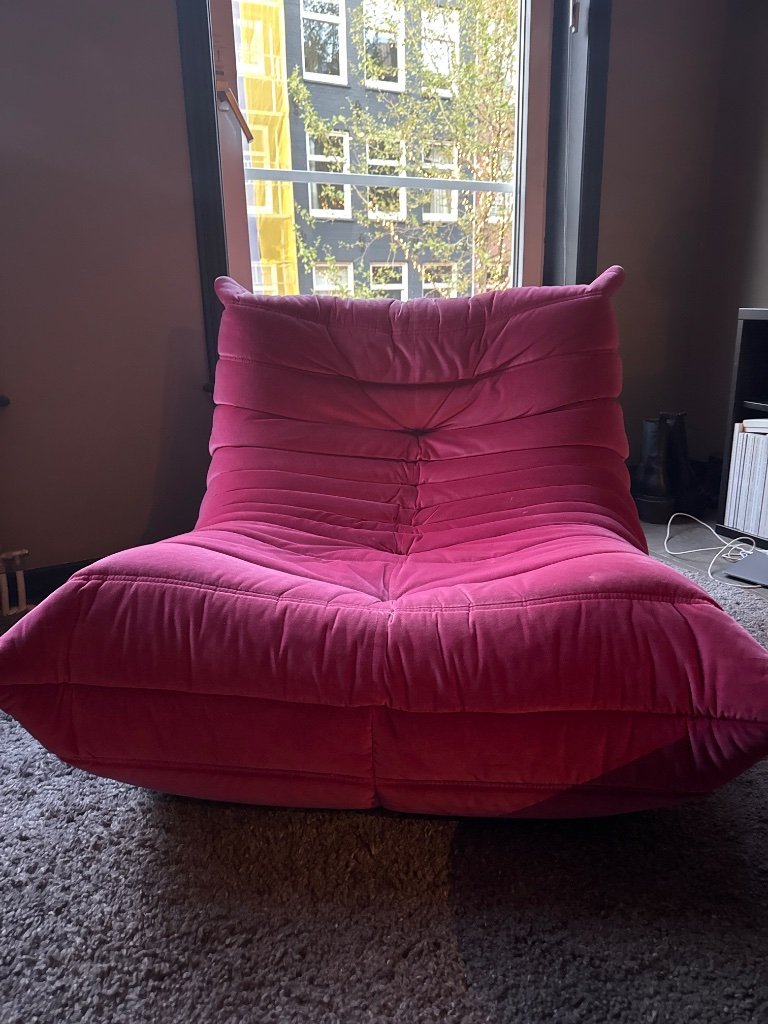 Togo Ligne Roset Fluweel Roze | €1,440 | Whoppah