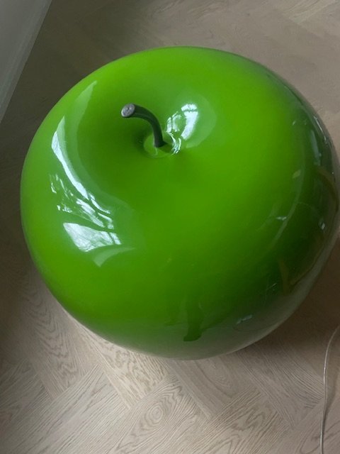 Hommage aan René Magritte, Grote appel | €850 | Whoppah