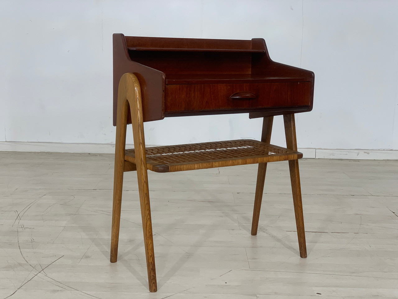 Deense teakhouten gangkast nachtkastje ladekast vintage | €218.90 | Whoppah