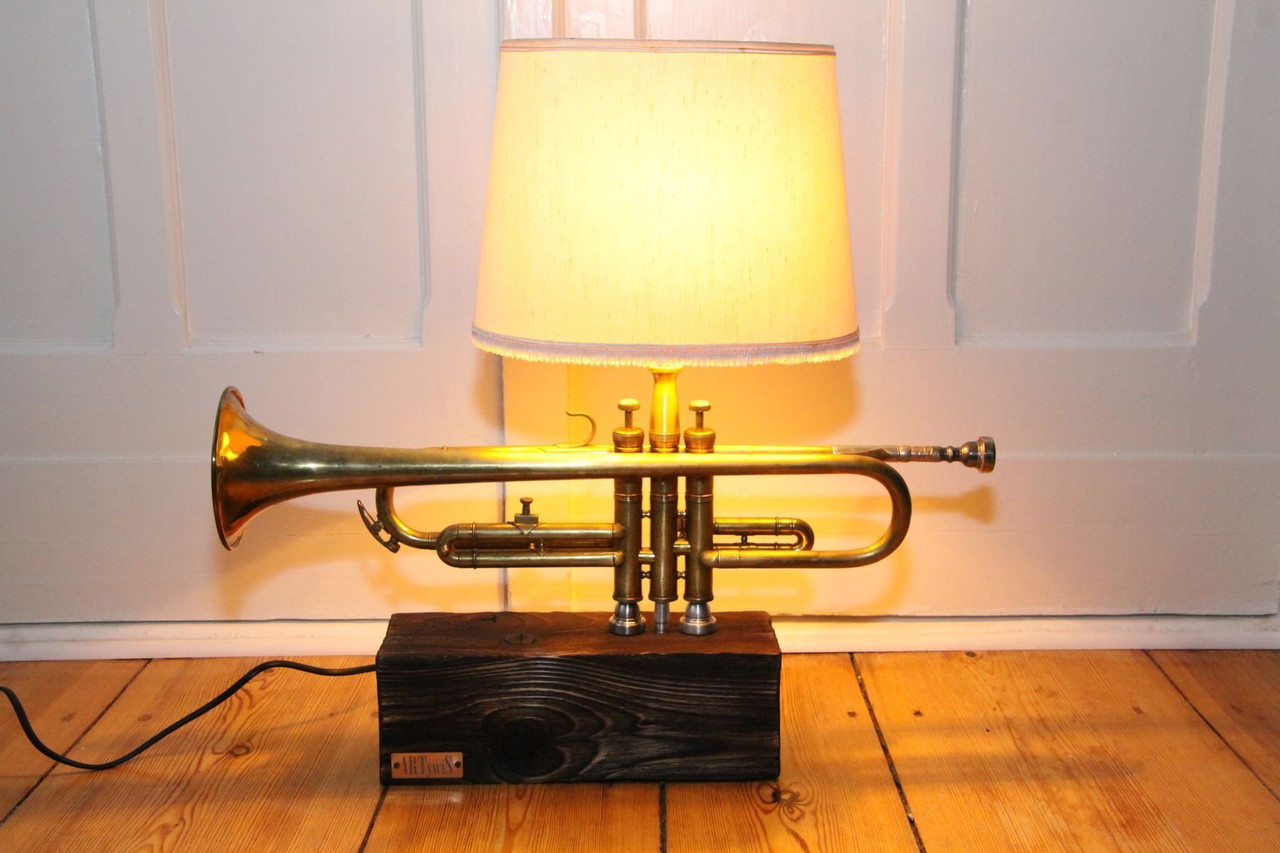Trumpet lamp floor lamp wooden beam solid retro vintage | €400 | Whoppah