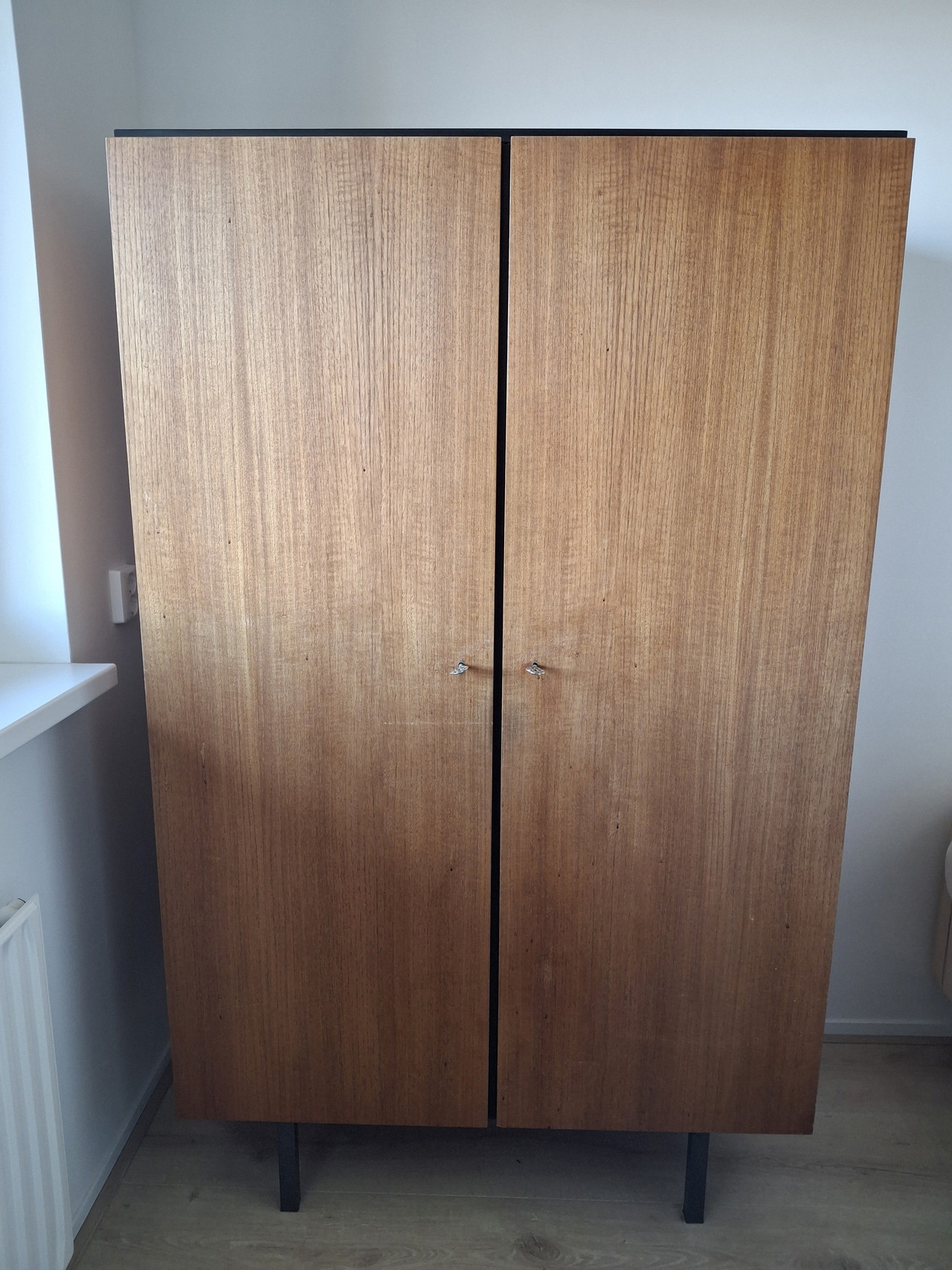 Deens Mid Century Linnenkast | €75 | Whoppah