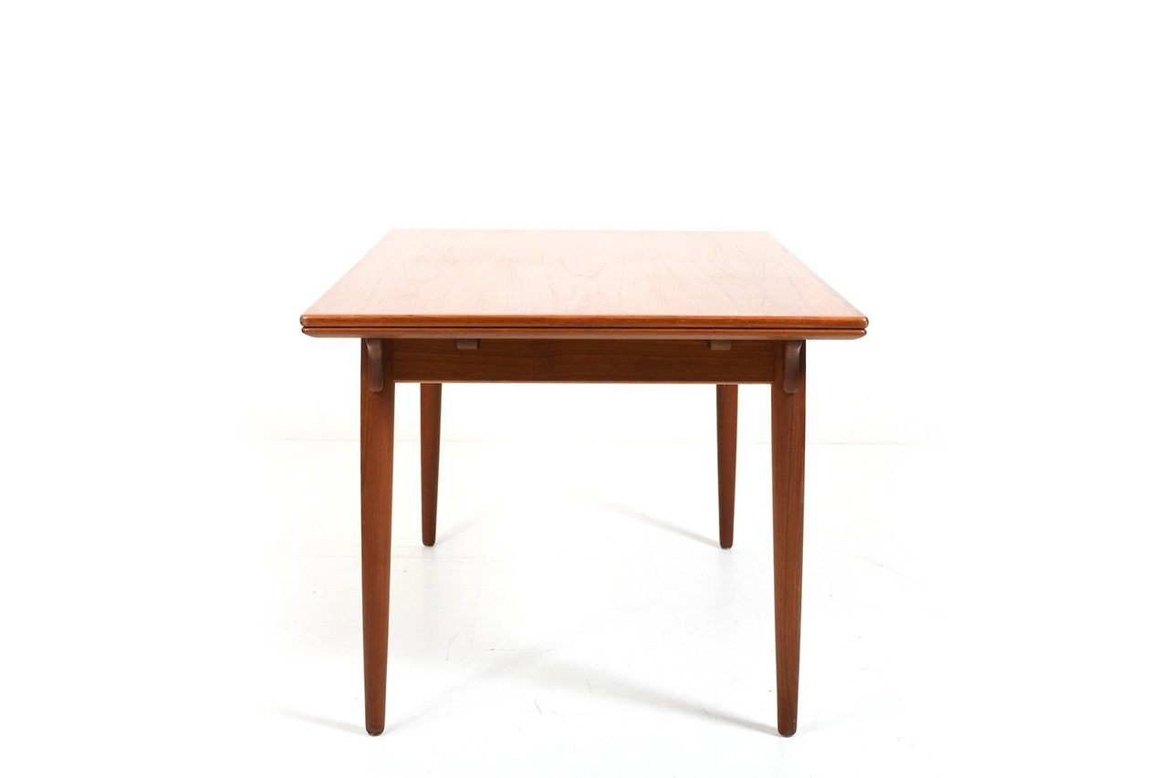 Eettafel Model No. 54 in Teak van Omann Jun Møbelfabrik | €1,650 | Whoppah