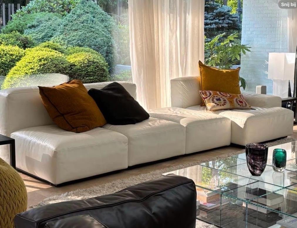 Cassina Mex cube sofa | €2,700 | Whoppah