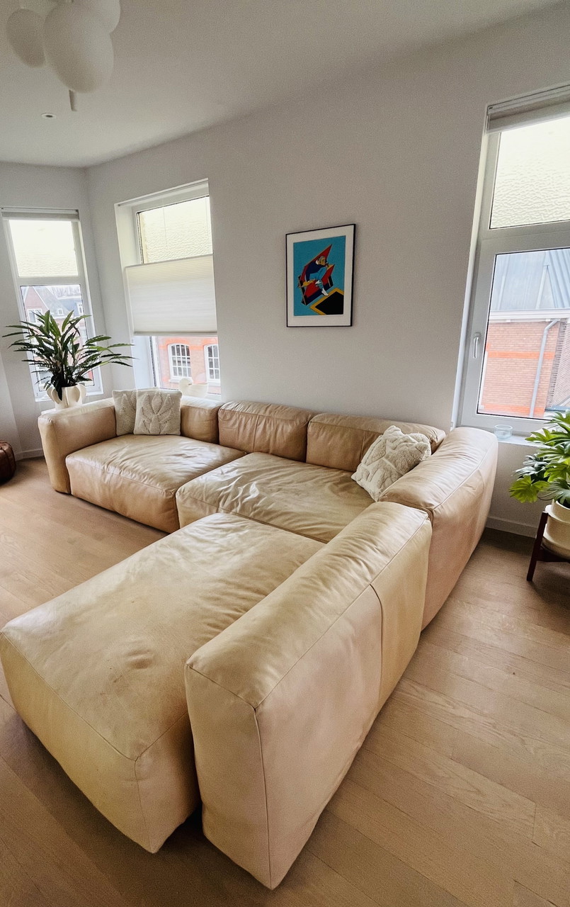 Camel Leather Wilson Sofa - Furnified | €2,000 | Whoppah