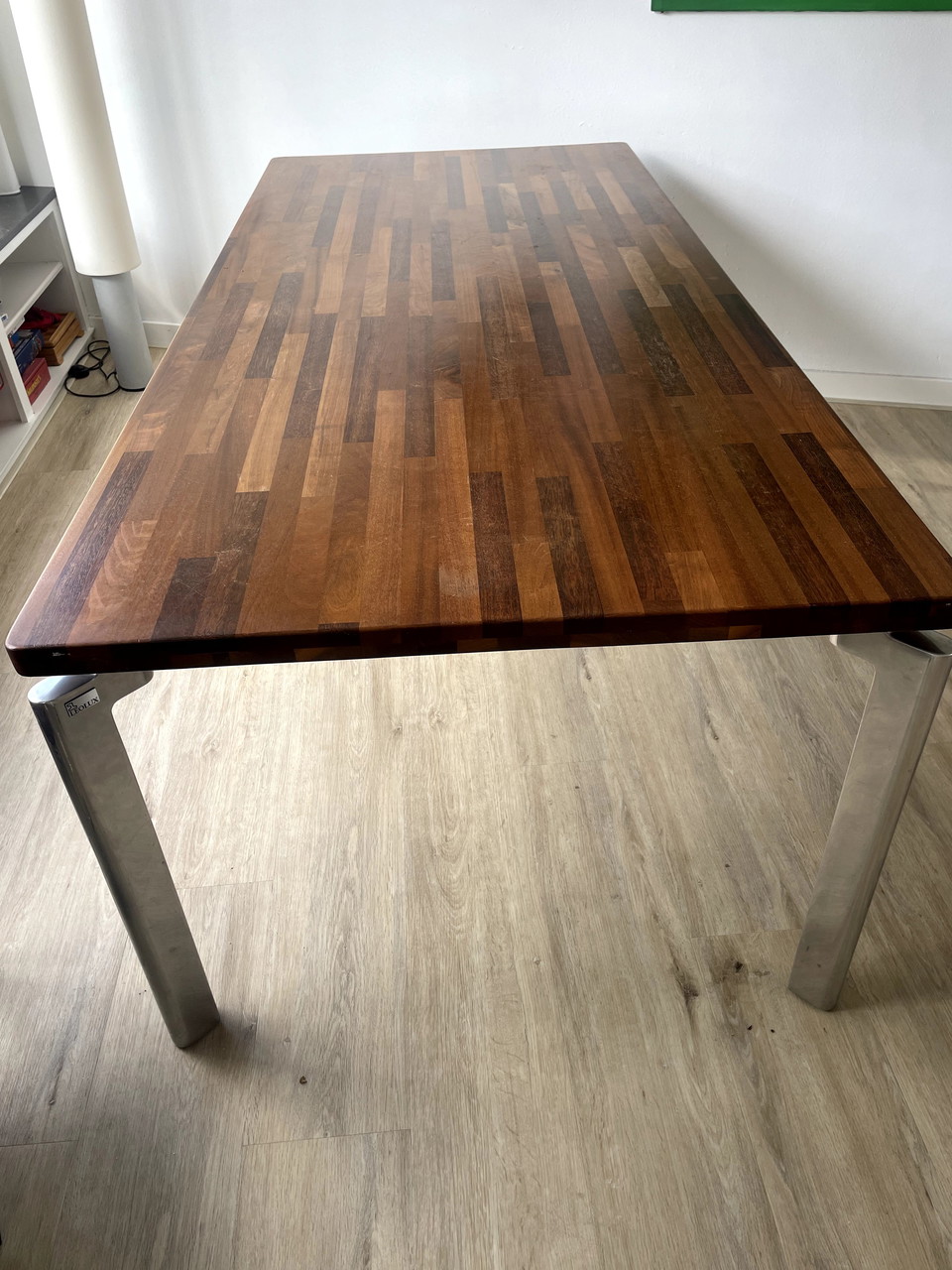 Leolux Niobe Oak Table | €400 | Whoppah