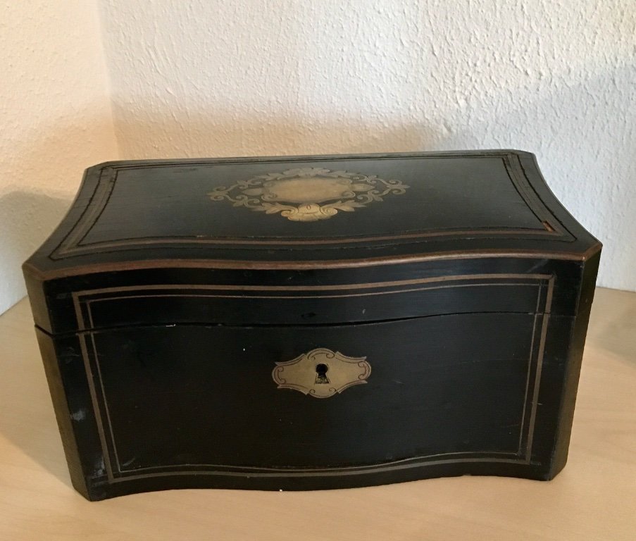 Beautiful Antique English Regency Inlaid Tea Box | €60 | Whoppah