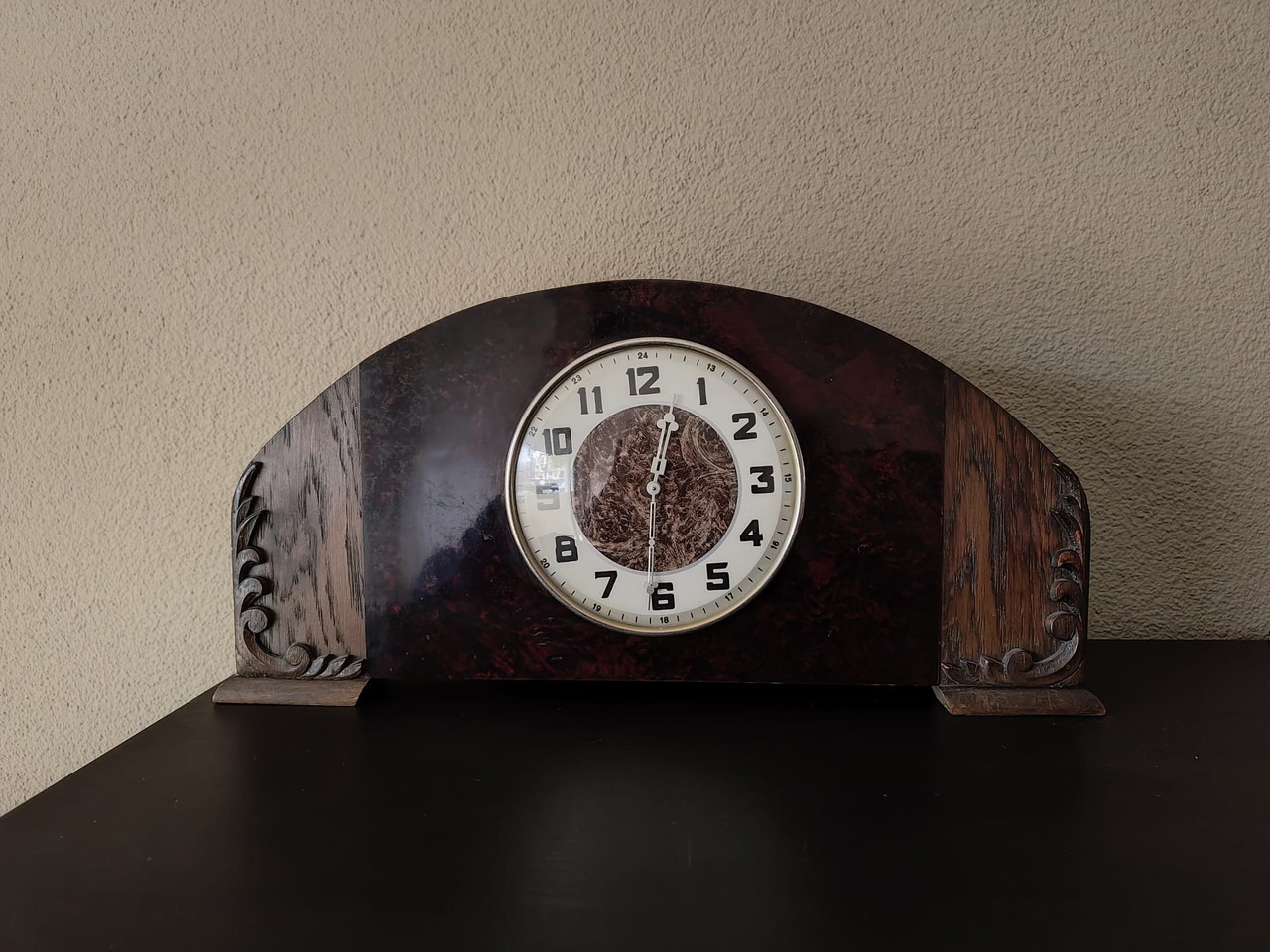 Dark brown mantle clock | €50 | Whoppah