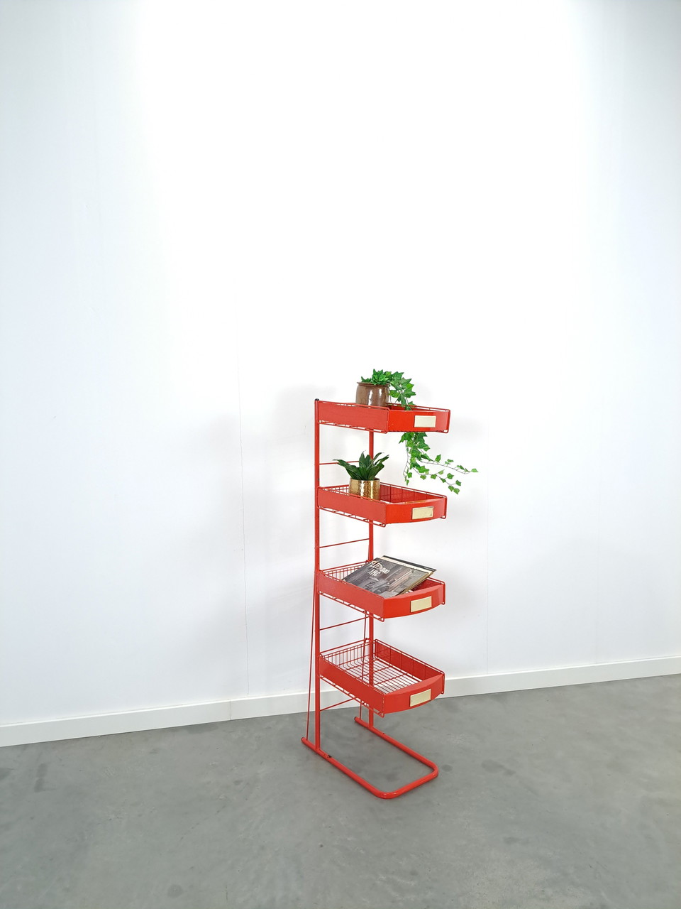 Red Metal Shop Display Case Shop Rack With Baskets Vintage | €344 | Whoppah