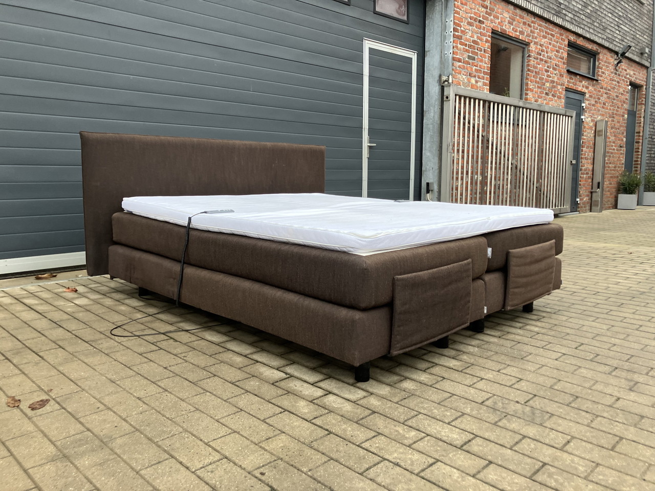 Auping Boxspring Full Electric Dark Brown 180X200 | €1,795 | Whoppah
