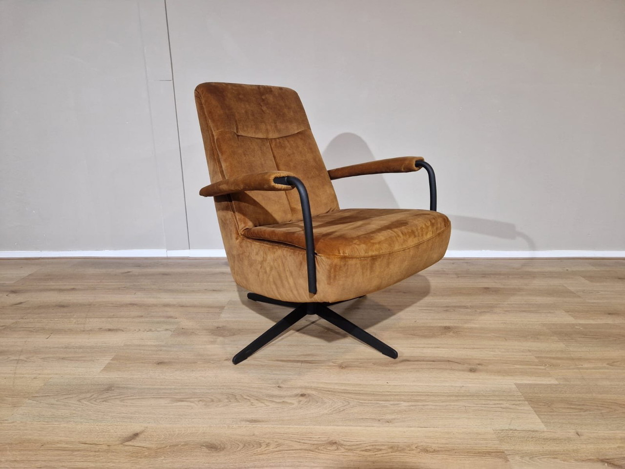 New Prominent C104 Swivel Chair Brown Fabric Design | €1,250 | Whoppah