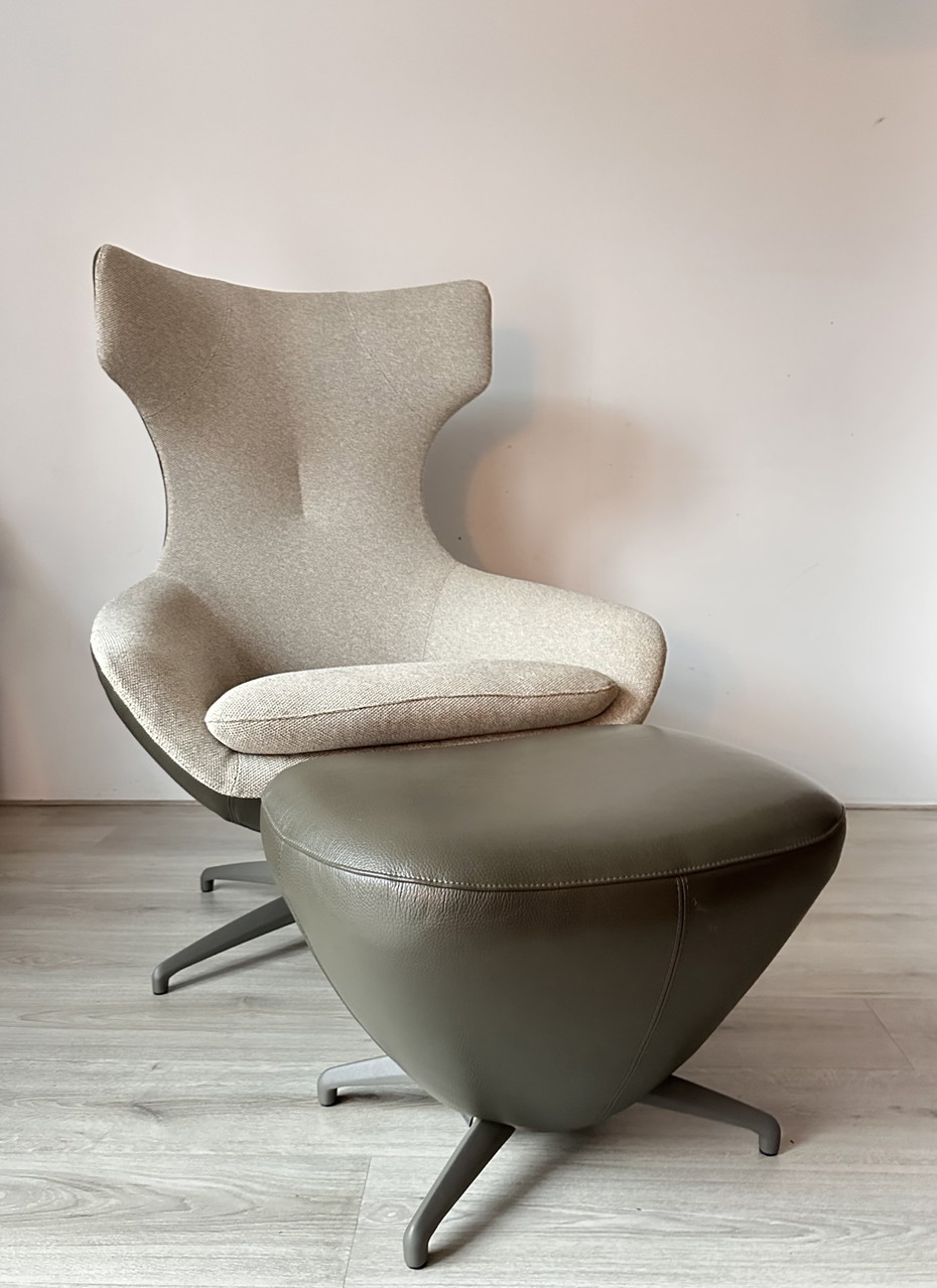 Leolux Caruzzo met hocker | €1,495 | Whoppah