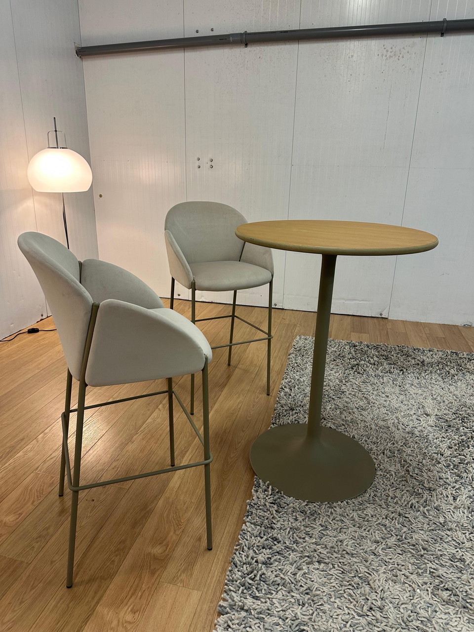 2 Artifort Andrea Chairs + Optional Artifort High Table | €1,125 | Whoppah