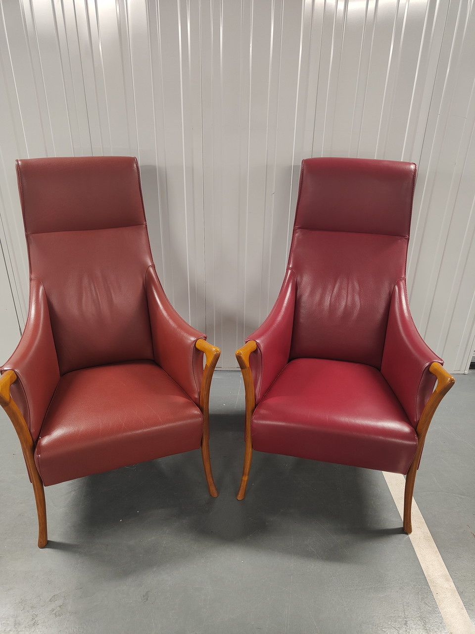 Zwei rote Leder Giorgetti Progetti 64240 Highback | €1,750 | Whoppah