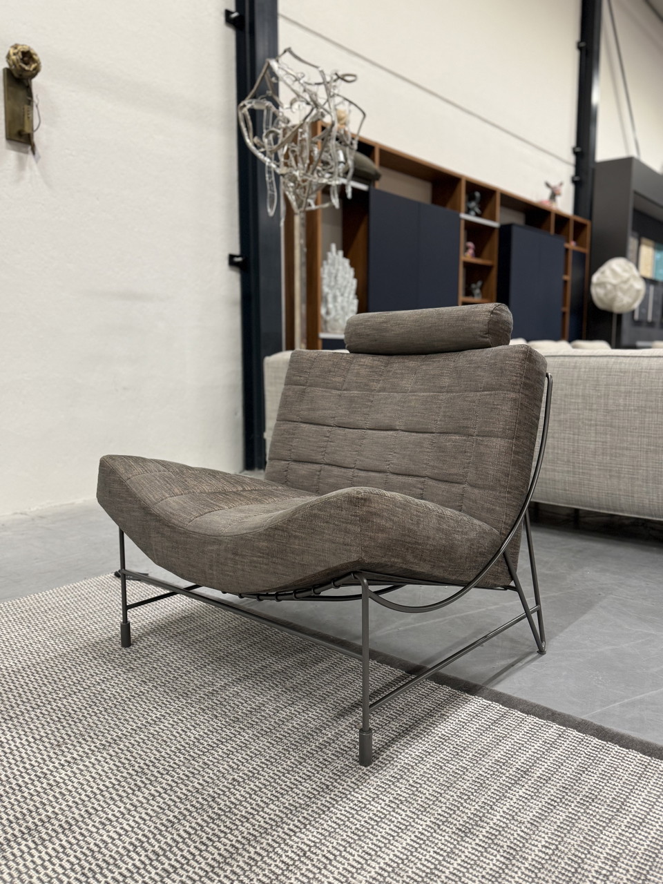 Leolux Volare Armchair Maple Fabric | €1,199 | Whoppah