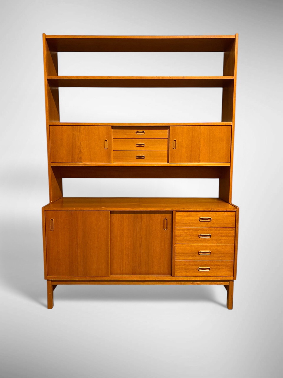 Teak veneer bookcase from Sweden | €1,125 | Whoppah
