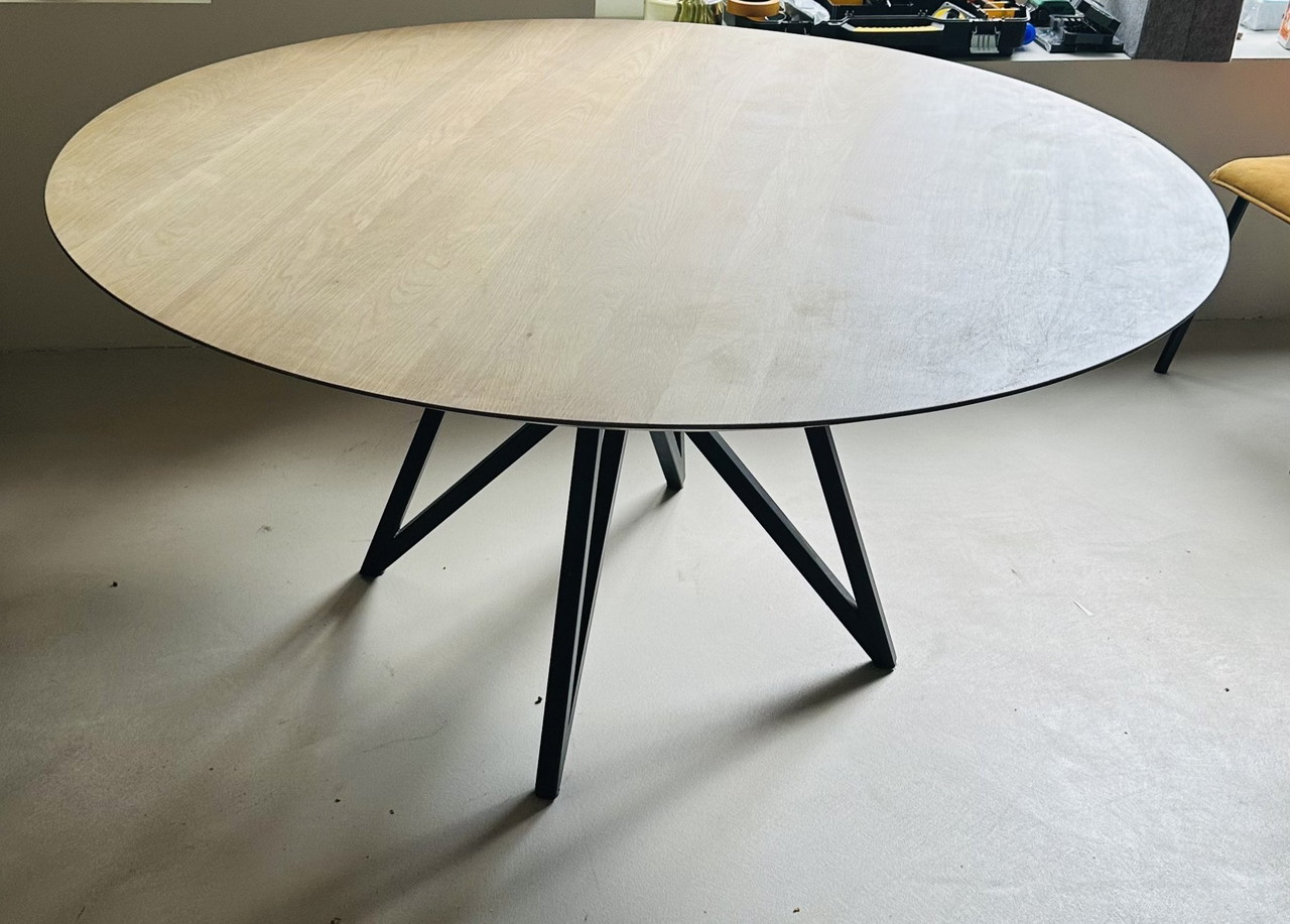 Studio Henk Table de repas 150 cm | €1,500 | Whoppah