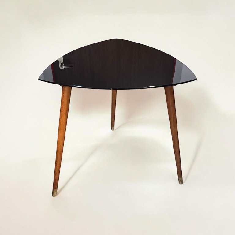 Kidney-shaped side table with black glass top, made in Germany in the ...