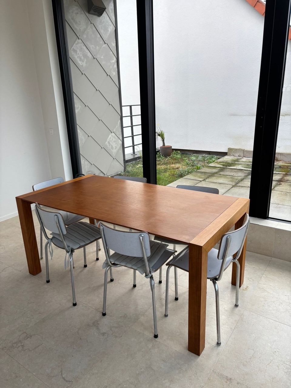 Made Bramante Dining Table 6-12 People | €400 | Whoppah