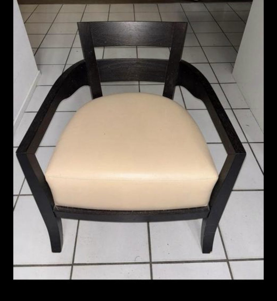 1x Promemoria Africa Large Armchair | €500 | Whoppah