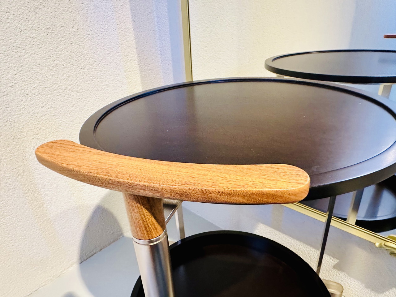 Giorgetti Chi Wing Lo 60960 EOS Beistelltisch mit Rollen | €858 | Whoppah