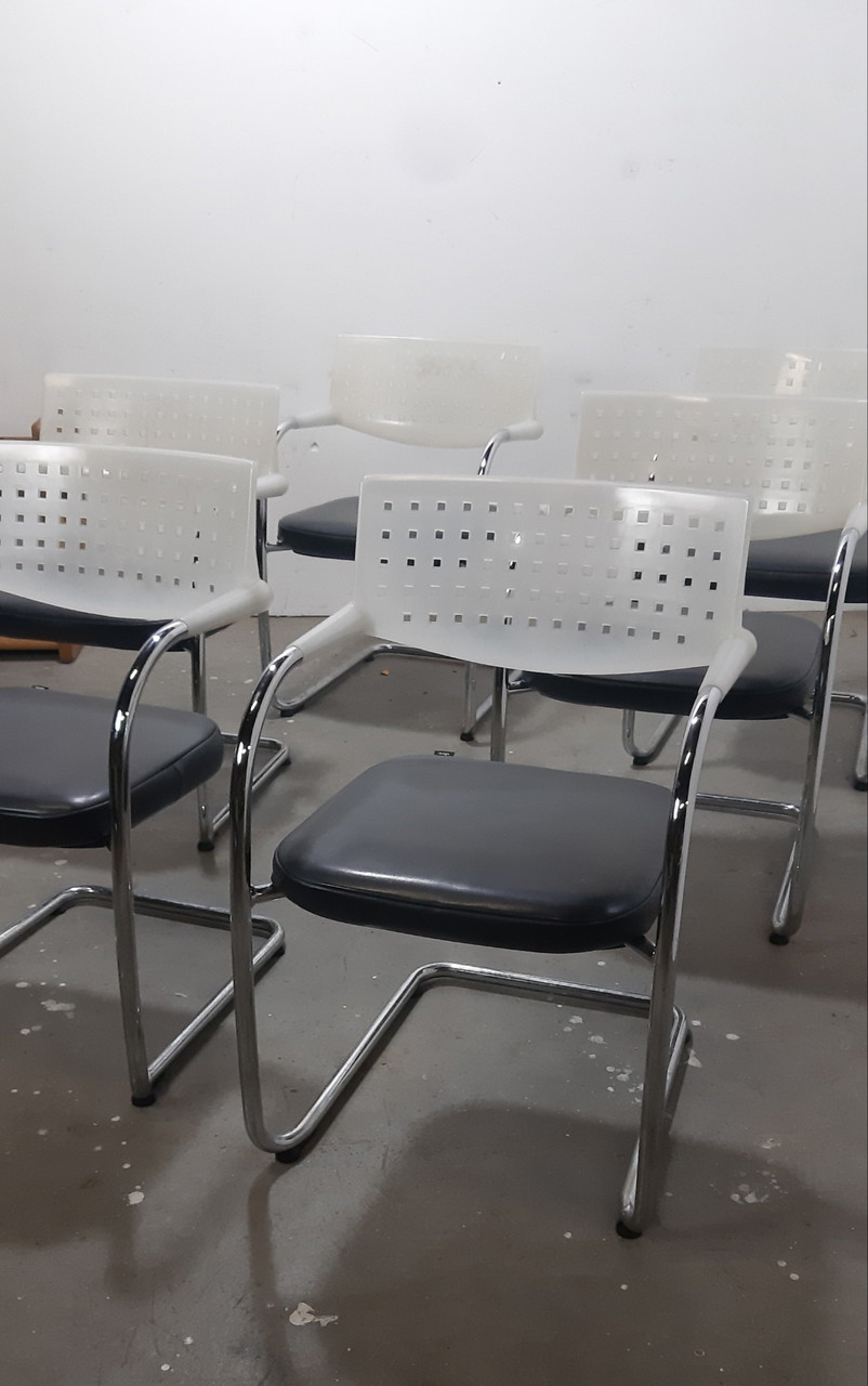 Vitra Visavis sled chair black leather stackable | €695 | Whoppah
