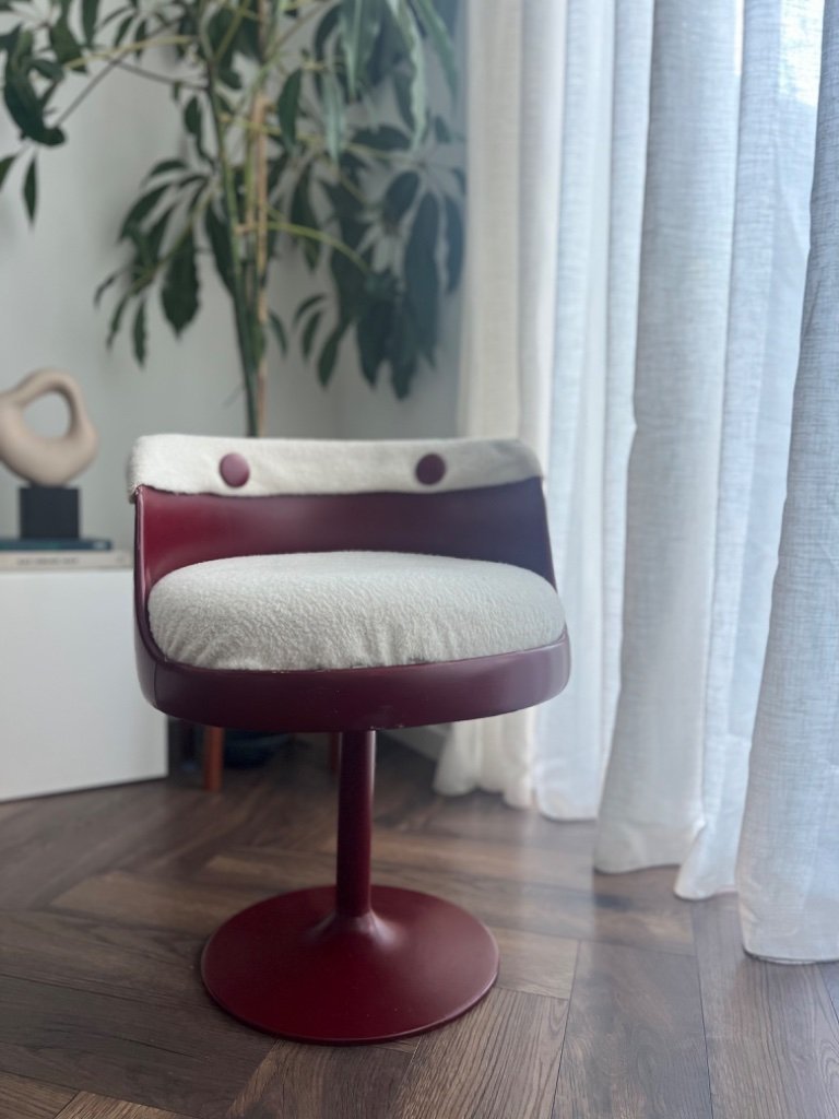 Chaise futuriste d'une couleur fantastique, design néerlandais : Futura ...