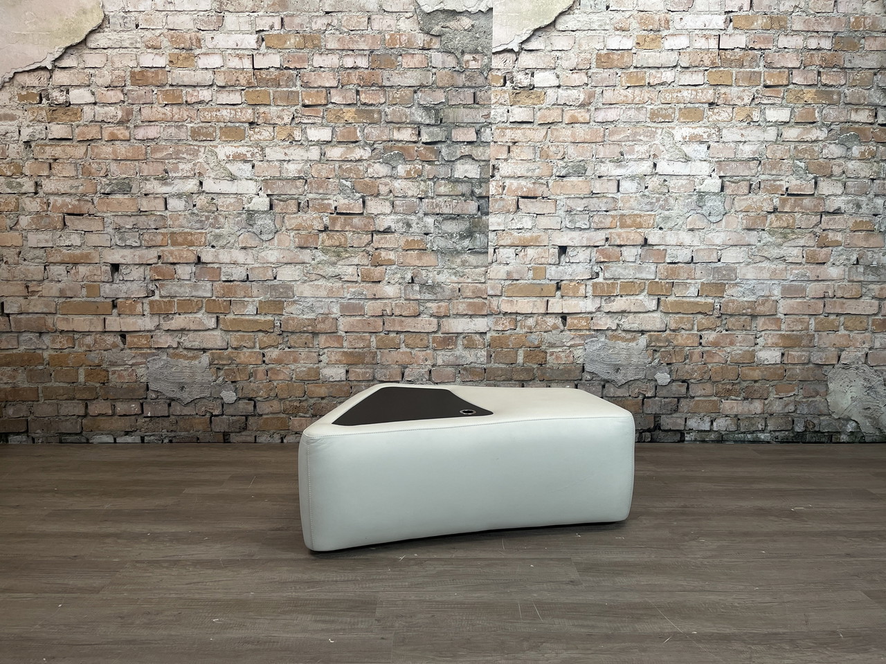 Leolux Archipel Hocker | €540 | Whoppah