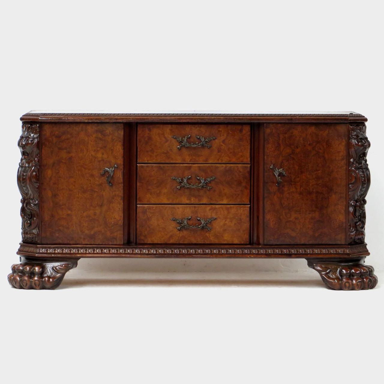 Dressoir in Notenhout met Lades en Leeuwenpoten, 19e Eeuw | €1,495 ...