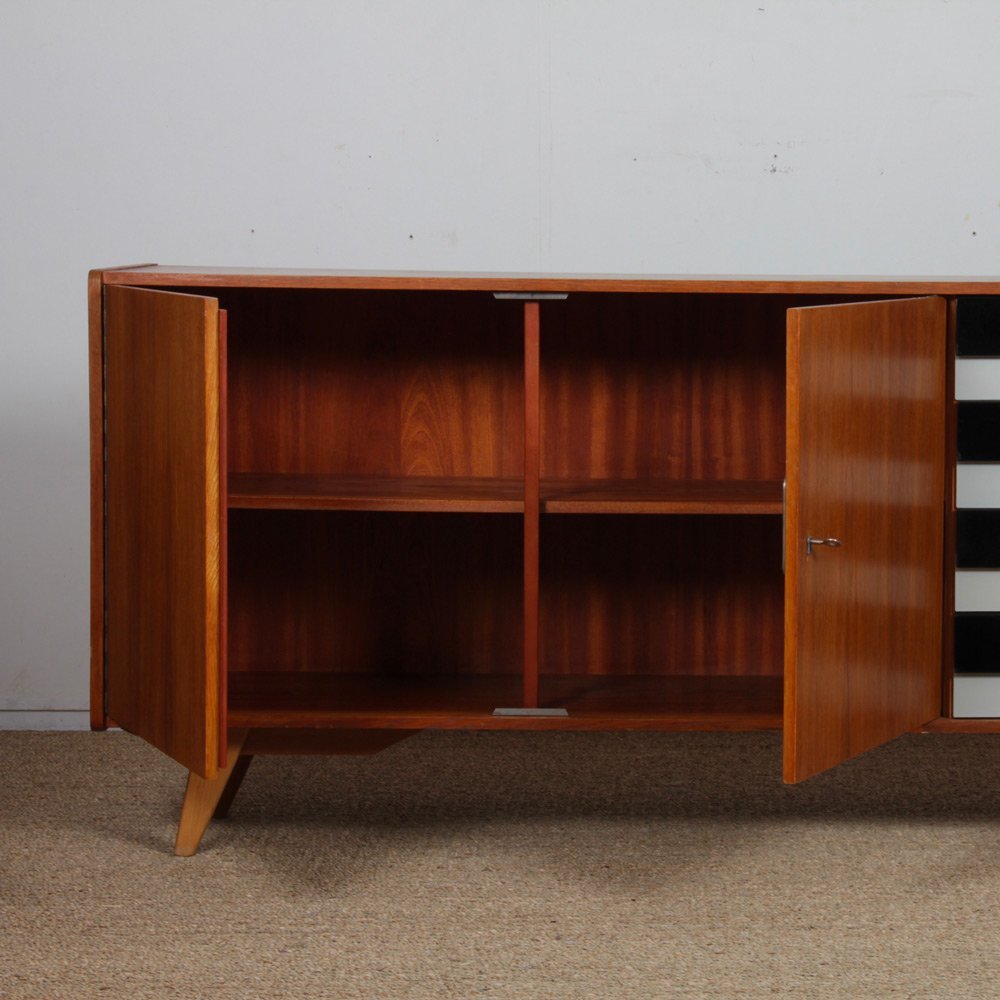 Eiken dressoir van Jiri Jiroutek, Model U-460, 1960 | €1,135 | Whoppah