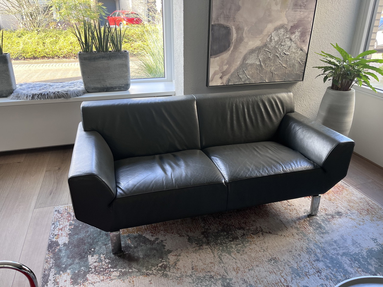 Pode Sofa Script Gray Leather | €1,000 | Whoppah