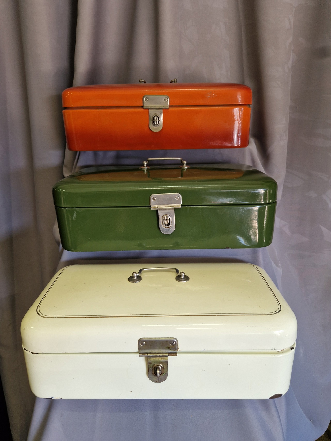 Enamel bread boxes | €40 | Whoppah