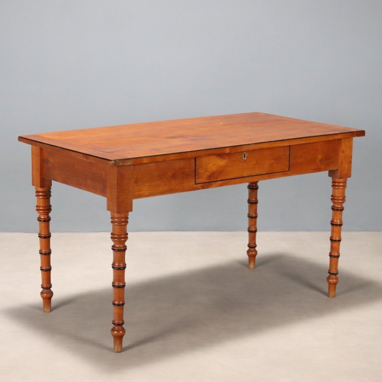 Cherry table with ebonized moldings | €1,550 | Whoppah