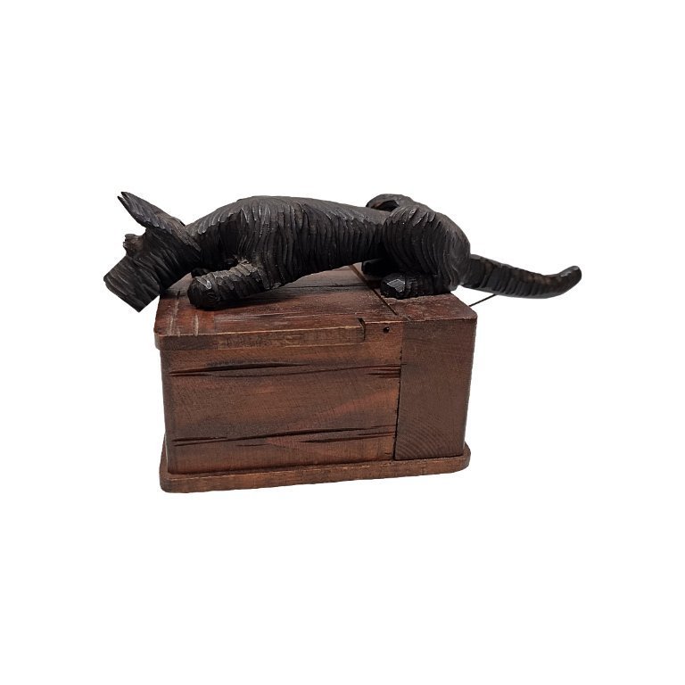 Old Anri Italian cigarette holder with Scottish Terrier | €95 | Whoppah