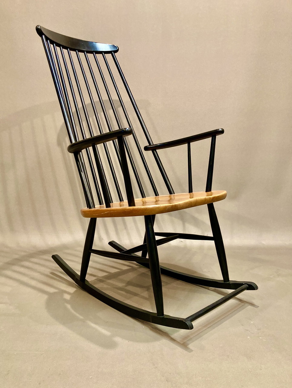 Scandinavian design rocking chair 1950. | €650 | Whoppah