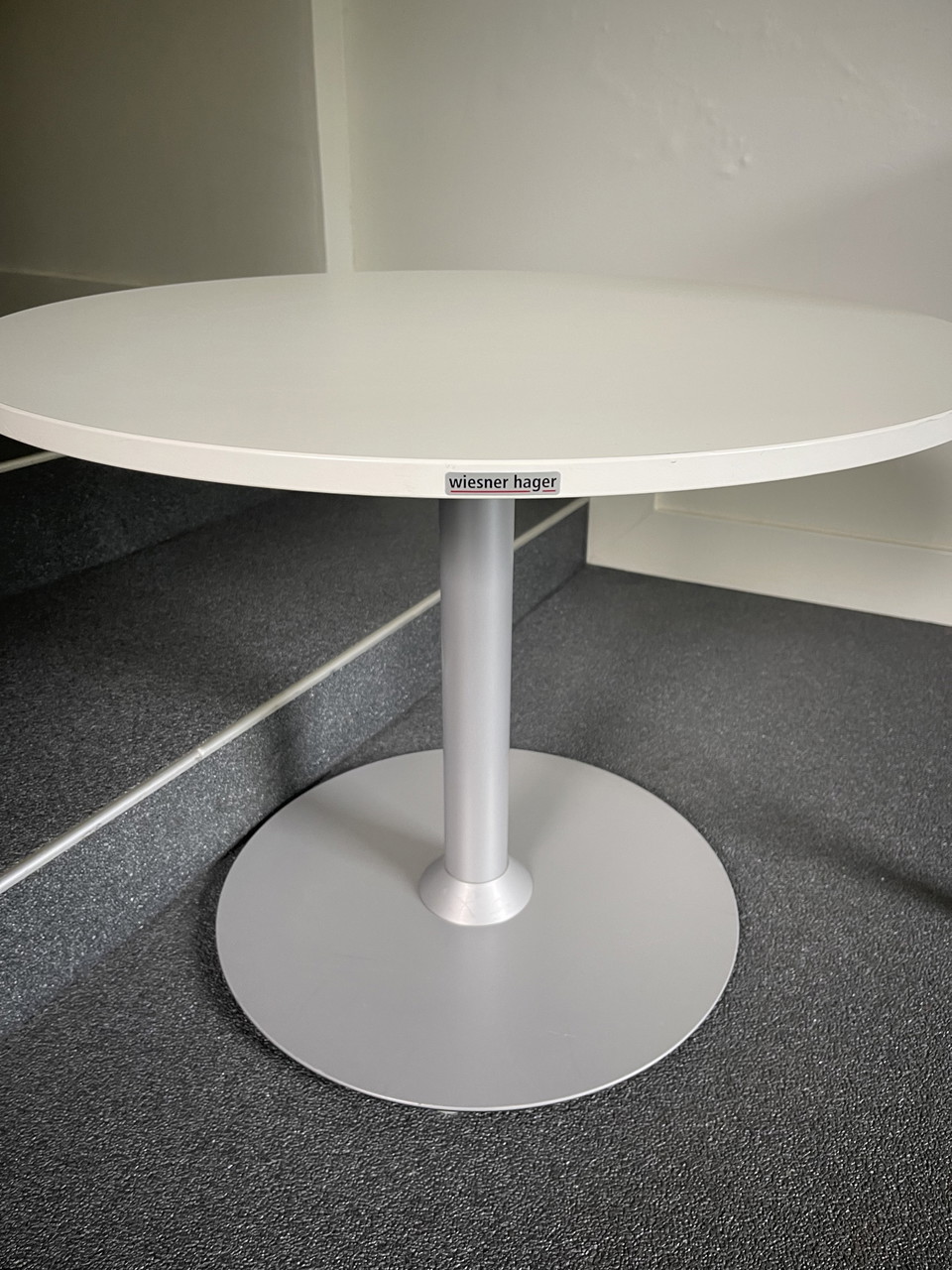 Weisner Hager Bijzettafel | €80 | Whoppah